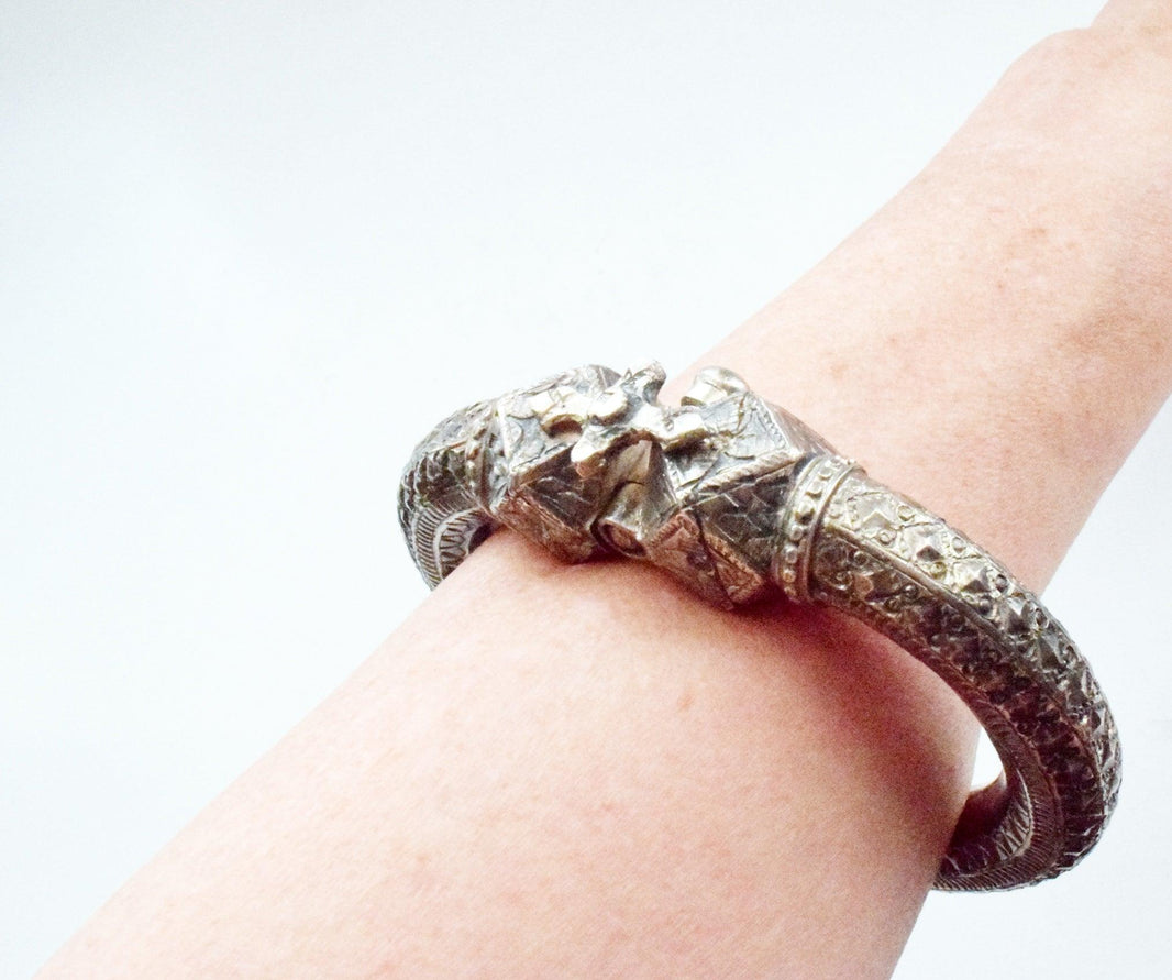 Anteeka is a vintage tribal and ethnic jewelry shop